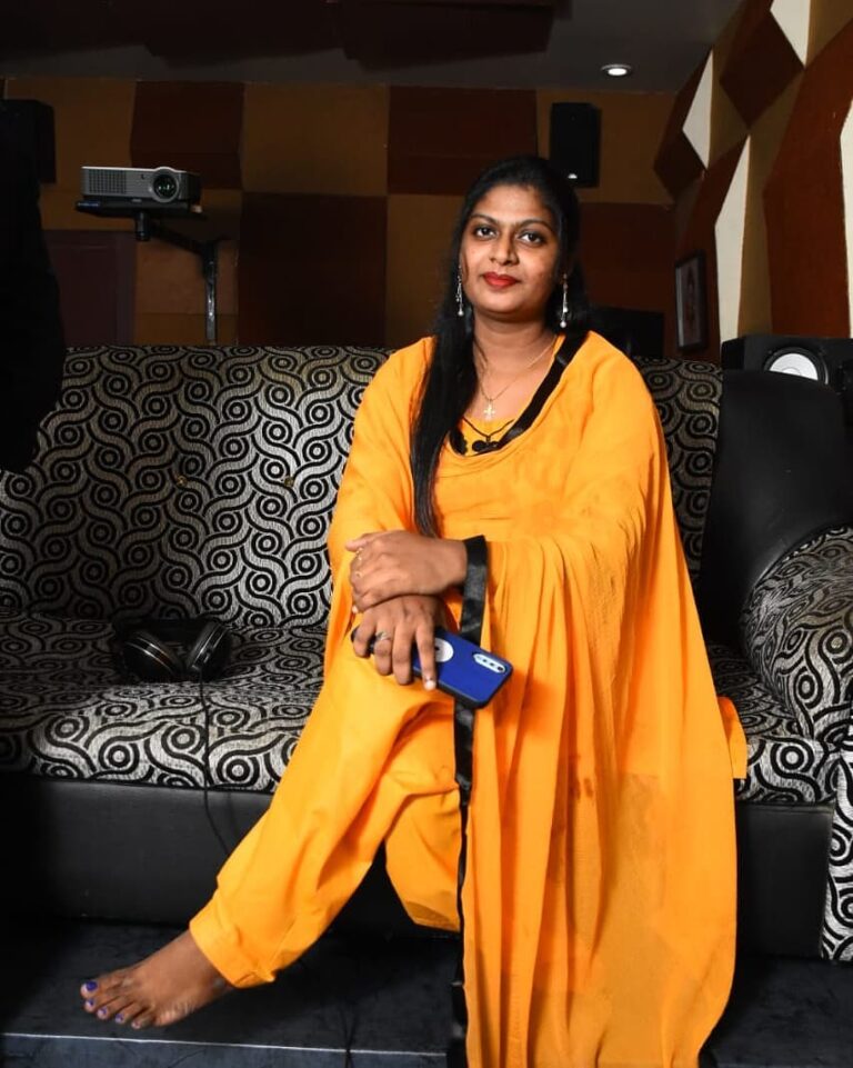 சென்னை மழையை ஜாலியாக ரசித்தபடி பயணித்த இசைவாணி! வைரலாகும் வீடியோ ...