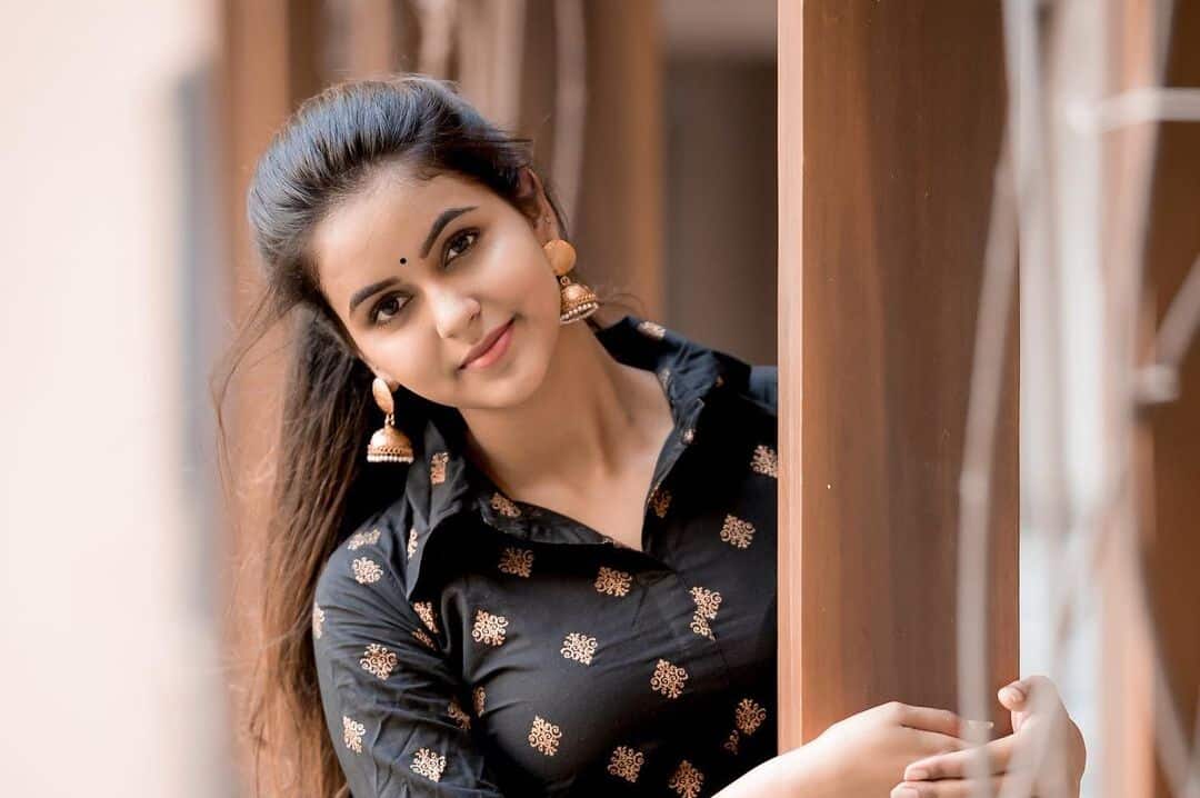 சேலையில் CUTE REACTION-ல MASS-ஆ DANCE ஆட உங்களால மட்டும் தான் முடியும் ...